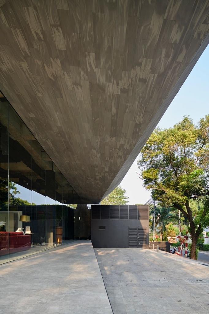 MODENA SHOWROOM SENOPATI by Andra Matin Architect | PHOMI